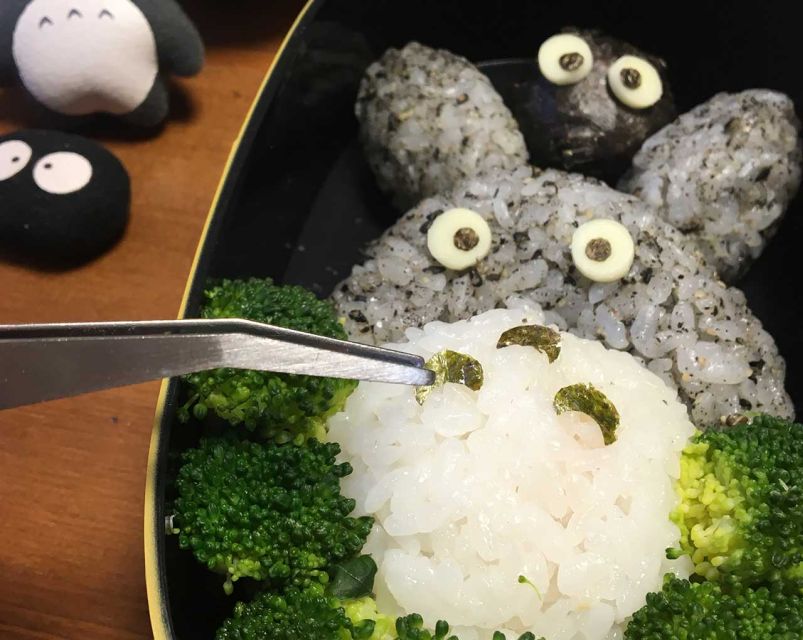 Tokyo: Making a Bento Box With Cute Character Look | Japanasaurus
